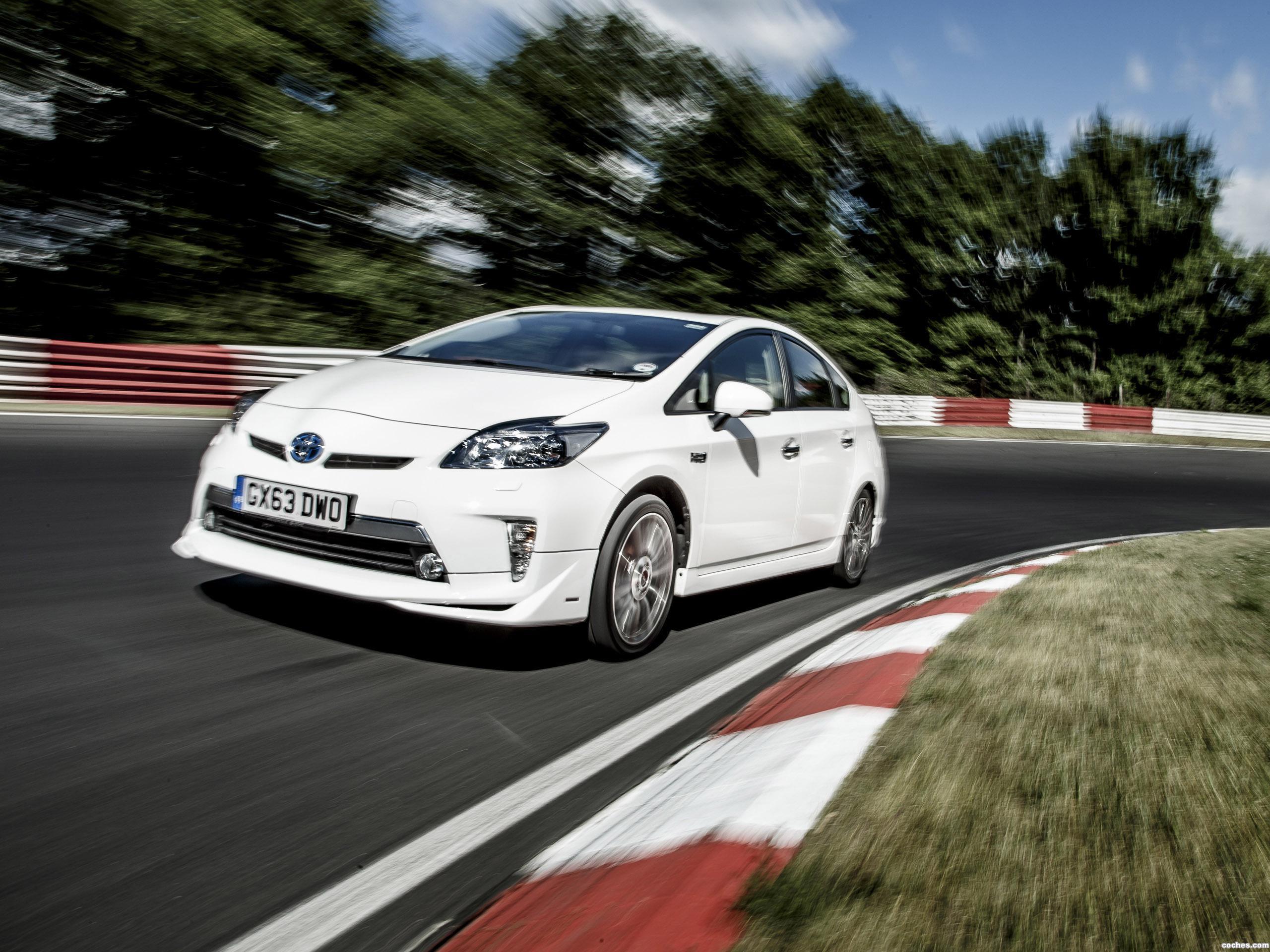 Fotos de Toyota TRD Prius Plug-in Hybrid 2014