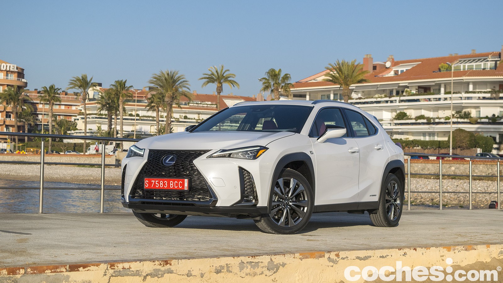 Lexus UX 250h, prueba contacto del SUV compacto en clave híbrida