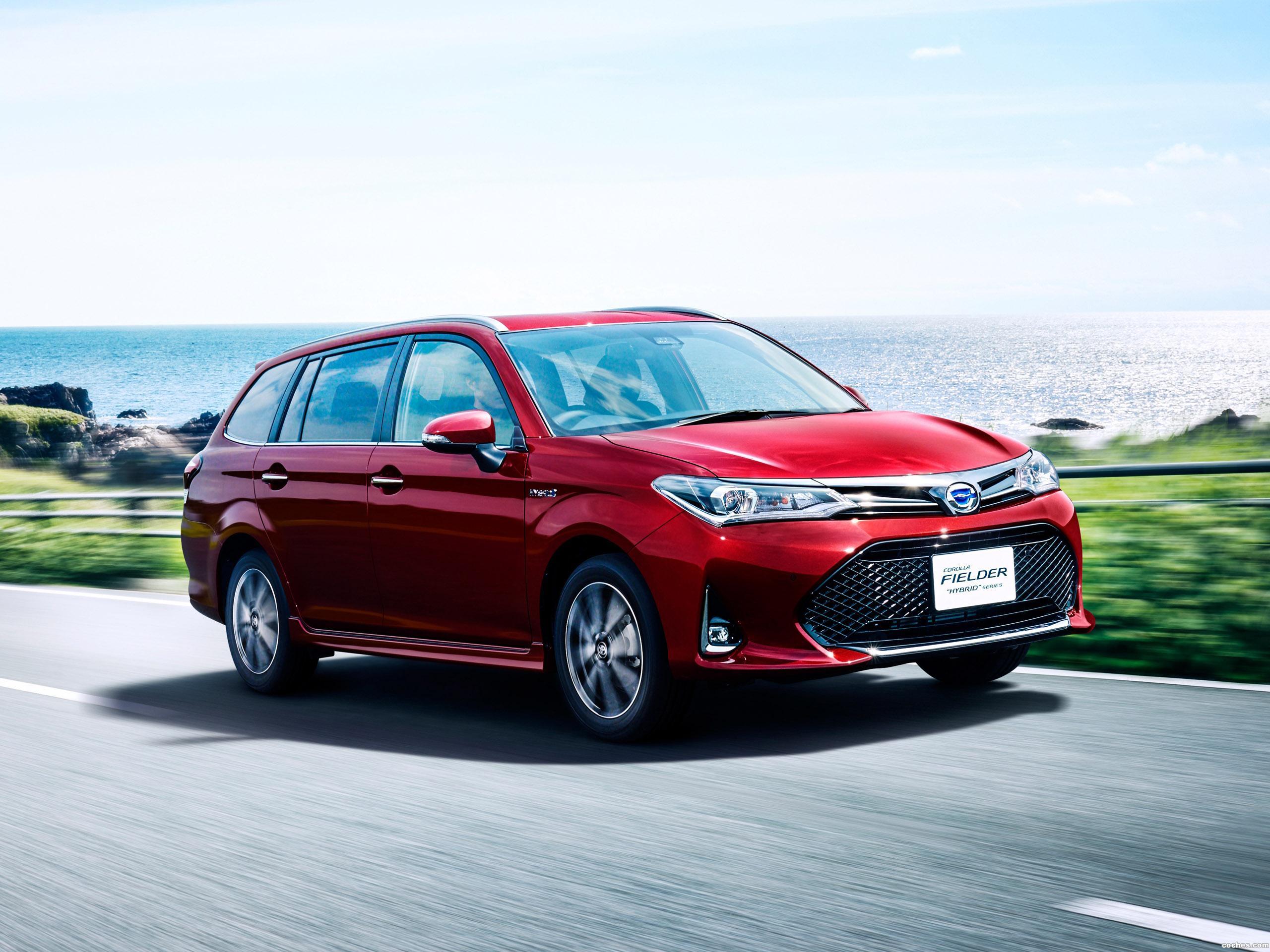 Fotos de Toyota Corolla Fielder Hybrid G WxB 2017