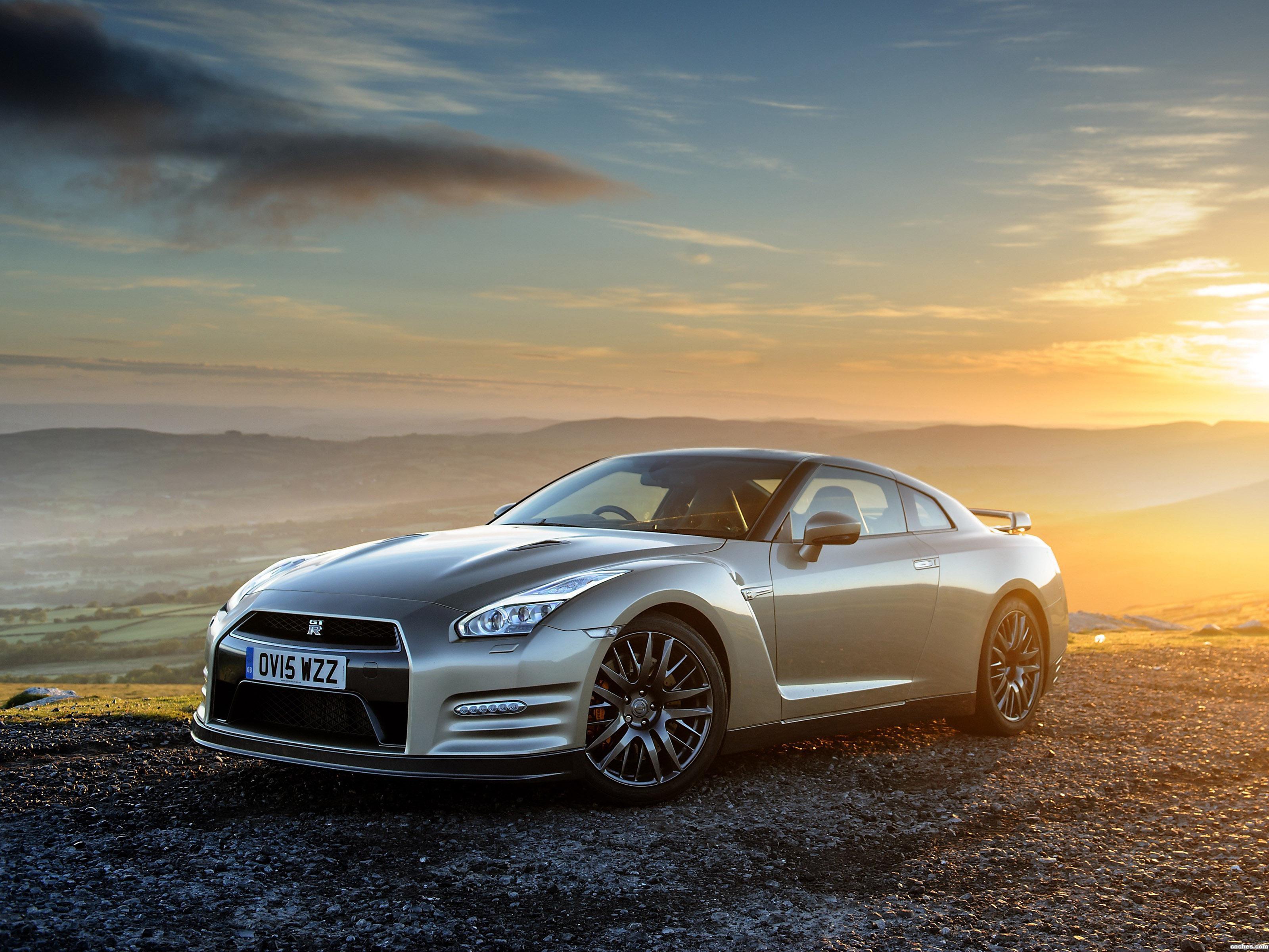 Fotos de Nissan GT-R 45th Anniversary R35 UK 2015