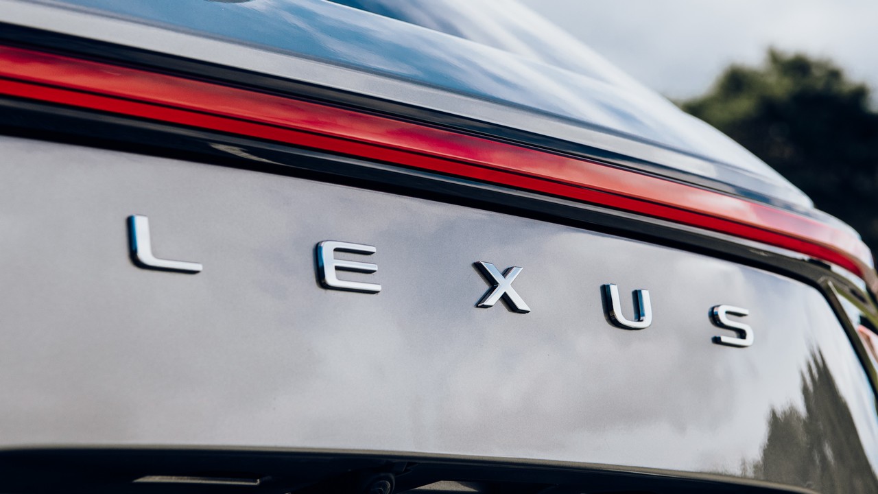 Lexus suprimirá su emblema en la parte posterior de todos sus modelos