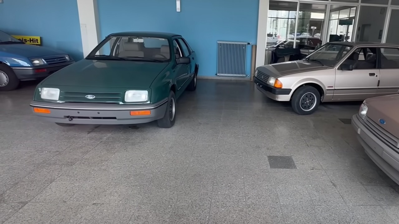 El concesionario de Ford abandonado en el que se paró el tiempo en el ...