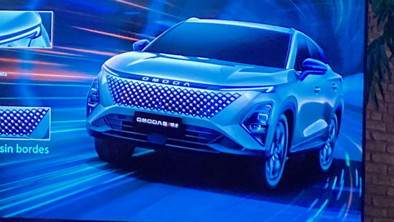 El Omoda 5 SHS-H quiere conquistar el mercado de SUV híbridos